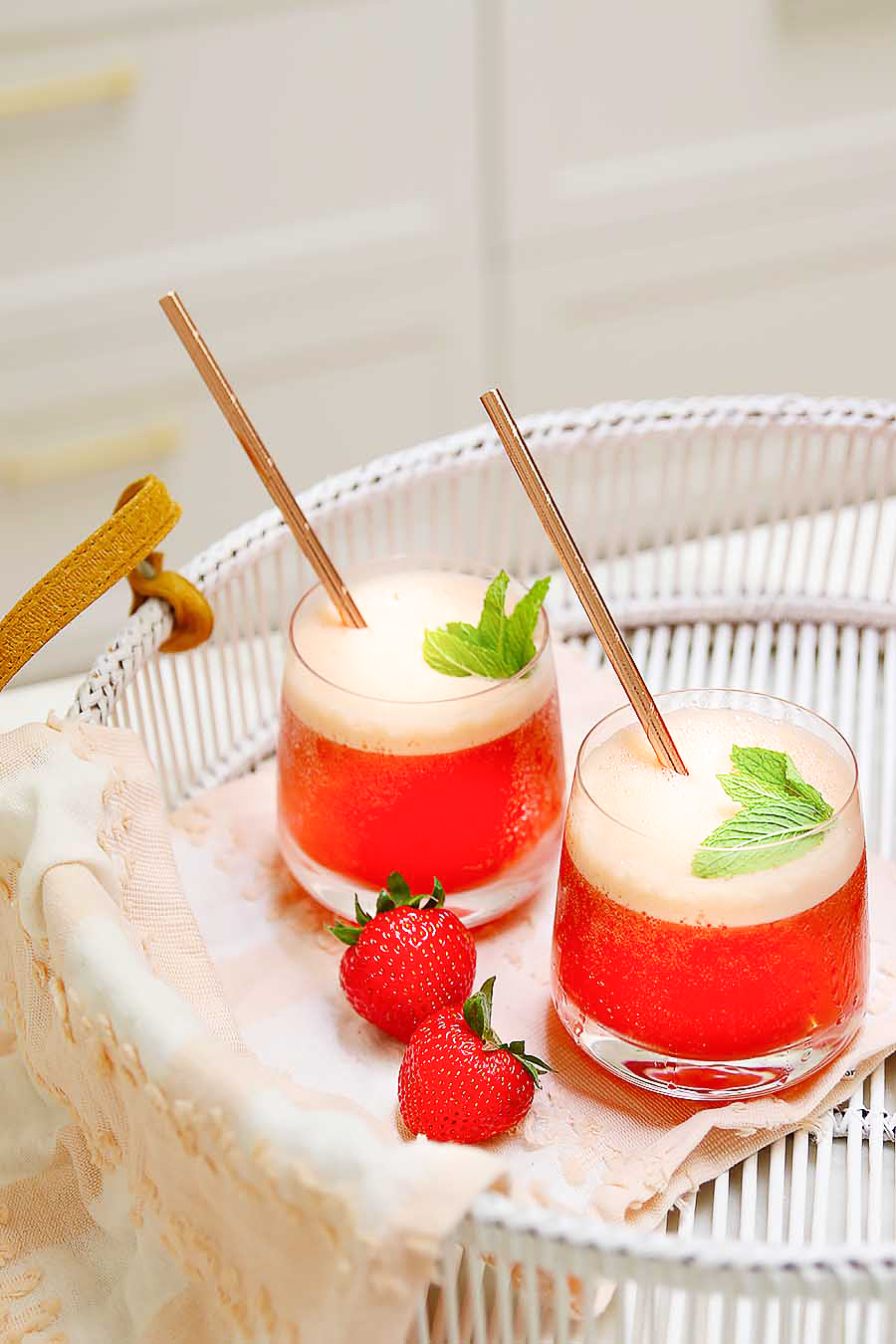 Strawberry Frozen Rosé recipe - Frosé - Modern Glam - Recipes