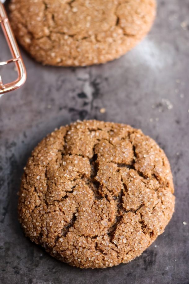Spicy & Chewy Ginger Molasses Cookies - Modern Glam