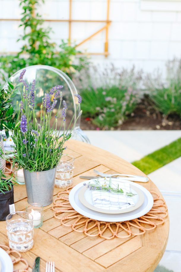 How To Set An Outdoor Table For Summer - Modern Glam